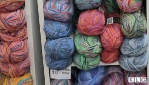How Much Yarn For A Throw Blanket (Answers For 2 Sizes)